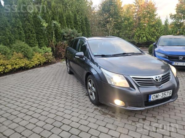 Grey Toyota Avensis 2011 in Riga, with an engine capacity of 2.20 L and mileage of 460 thousand km for 1780 €, photo 4 on AUTOMOTO.COM.LV