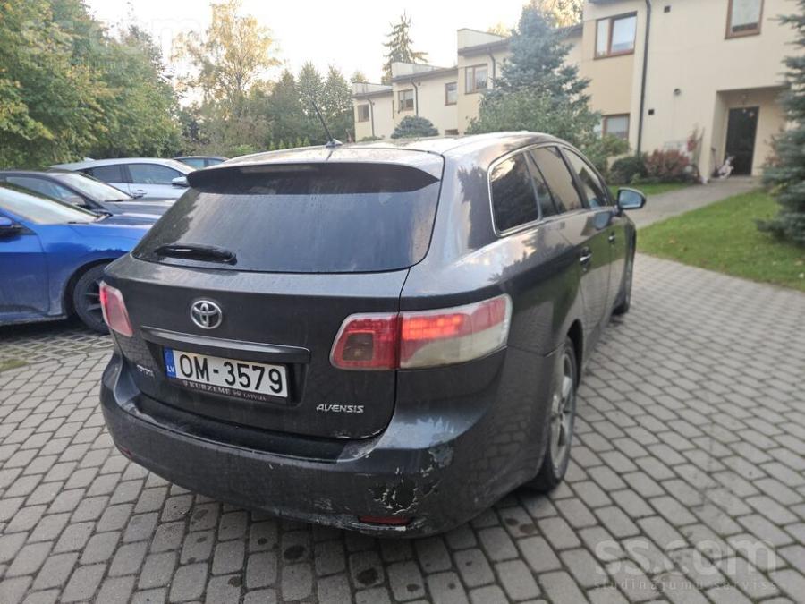 Grey Toyota Avensis 2011 in Riga, with an engine capacity of 2.20 L and mileage of 460 thousand km for 1780 €, photo 5 on AUTOMOTO.COM.LV