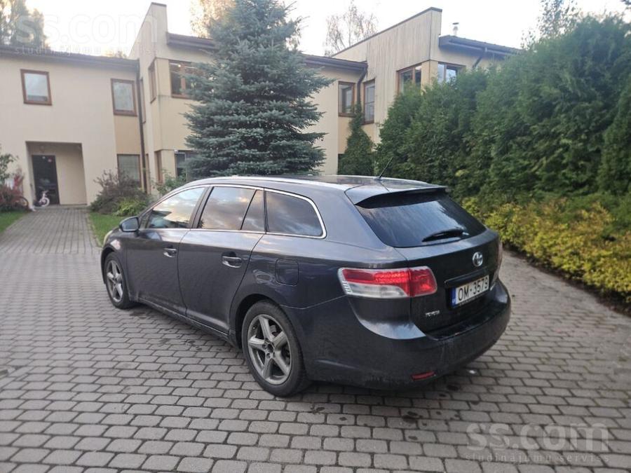Grey Toyota Avensis 2011 in Riga, with an engine capacity of 2.20 L and mileage of 460 thousand km for 1780 €, photo 6 on AUTOMOTO.COM.LV