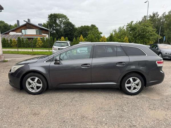 Pelēks Toyota Avensis 2011 Jurbarkas, ar dzinēja tilpumu 2.00 L un nobraukumu 258 tūkst. km par 4150 €, foto 1 vietnē AUTOMOTO.COM.LV
