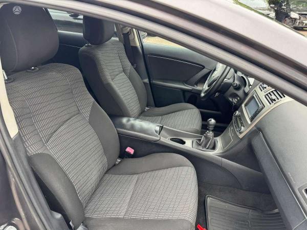 Pelēks Toyota Avensis 2011 Jurbarkas, ar dzinēja tilpumu 2.00 L un nobraukumu 258 tūkst. km par 4150 €, foto 8 vietnē AUTOMOTO.COM.LV