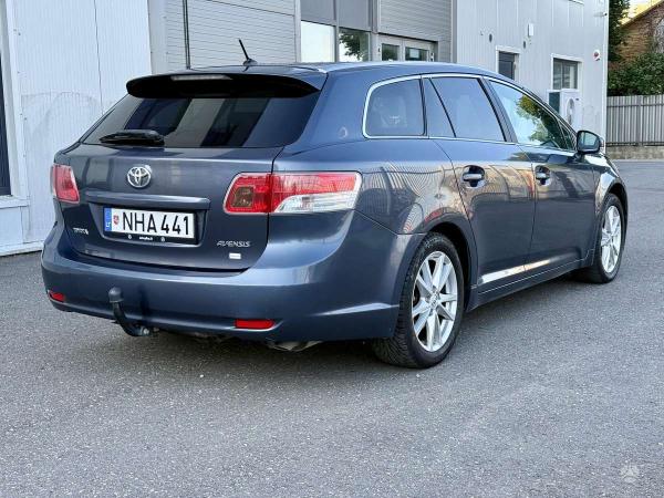 Pelēks Toyota Avensis 2011 Viļņa, ar dzinēja tilpumu 1.79 L un nobraukumu 337 tūkst. km par 4175 €, foto 4 vietnē AUTOMOTO.COM.LV