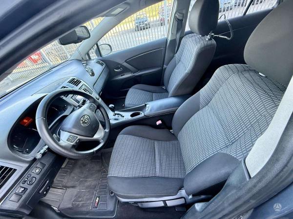 Pelēks Toyota Avensis 2011 Viļņa, ar dzinēja tilpumu 1.79 L un nobraukumu 337 tūkst. km par 4175 €, foto 9 vietnē AUTOMOTO.COM.LV