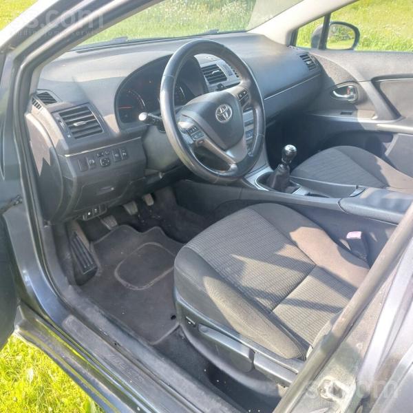 Grey Toyota Avensis 2011 in Bauska, with an engine capacity of 2.20 L and mileage of 300 thousand km for 2600 €, photo 5 on AUTOMOTO.COM.LV