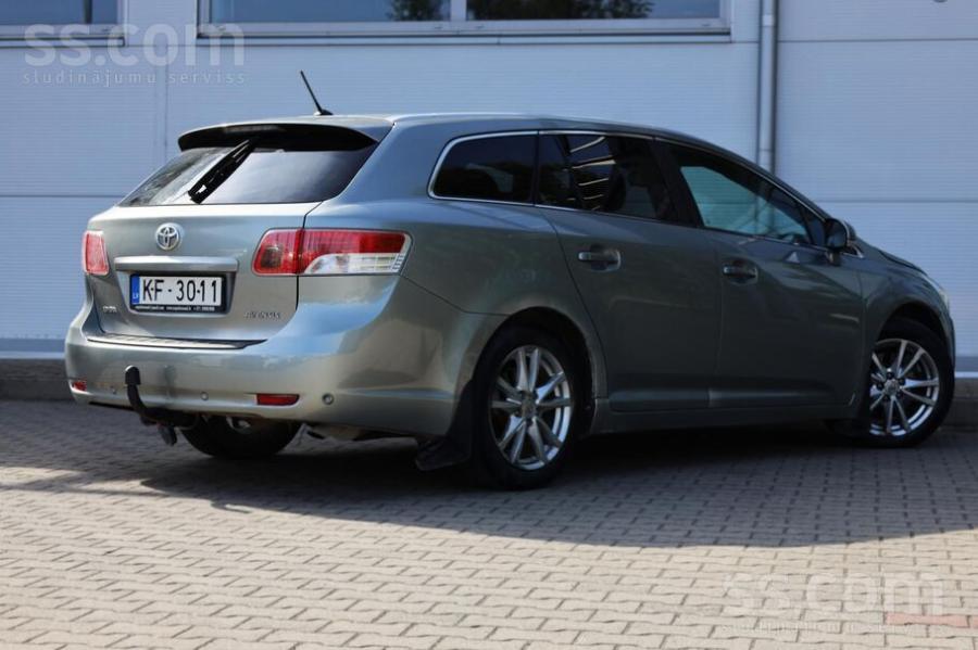 Pelēks Toyota Avensis 2011 Rīga, ar dzinēja tilpumu 2.20 L un nobraukumu 442 tūkst. km par 1995 €, foto 5 vietnē AUTOMOTO.COM.LV