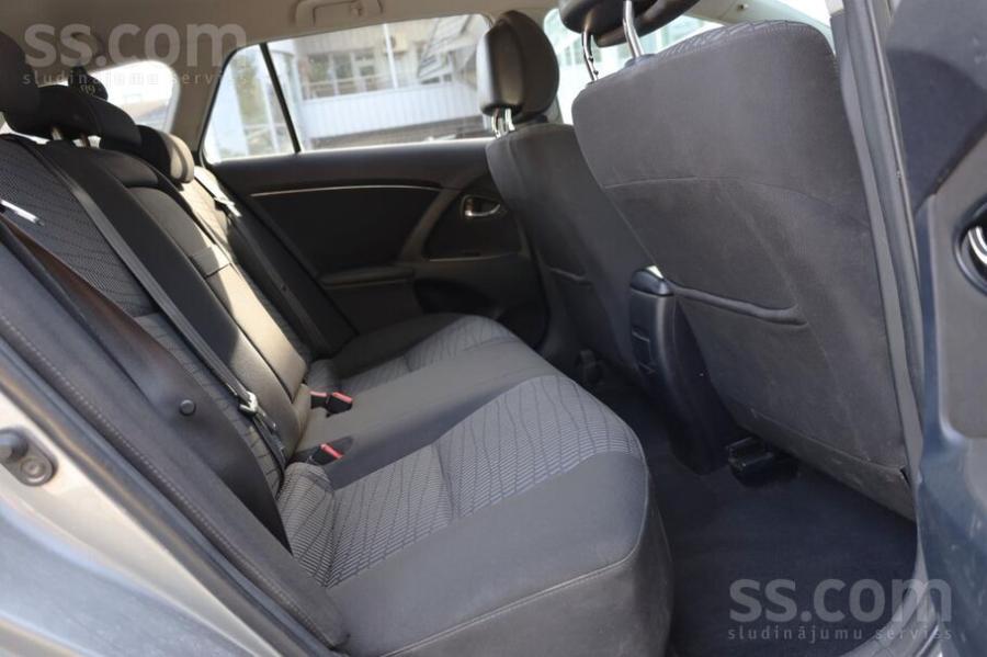 Pelēks Toyota Avensis 2011 Rīga, ar dzinēja tilpumu 2.20 L un nobraukumu 442 tūkst. km par 1995 €, foto 13 vietnē AUTOMOTO.COM.LV