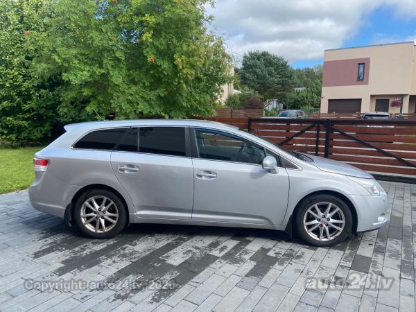 Grey Toyota Avensis 2011 in Tallinn, with an engine capacity of 1.80 L and mileage of 197 thousand km for 5500 €, photo 3 on AUTOMOTO.COM.LV