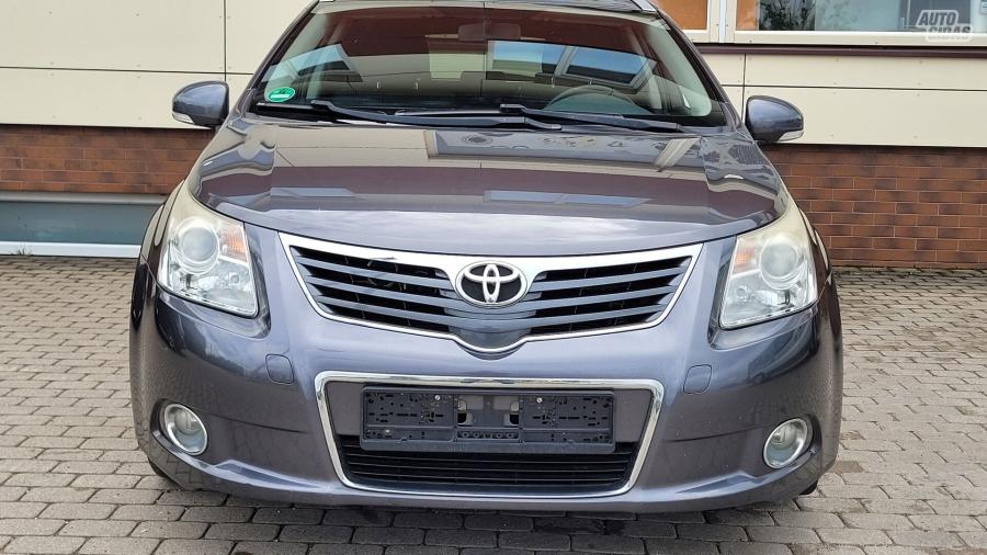 Grey Toyota Avensis 2011 in Kretinga, with an engine capacity of 2.20 L and mileage of 253 thousand km for 5650 €, photo 3 on AUTOMOTO.COM.LV