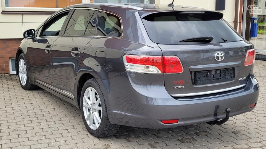 Grey Toyota Avensis 2011 in Kretinga, with an engine capacity of 2.20 L and mileage of 253 thousand km for 5650 €, photo 6 on AUTOMOTO.COM.LV