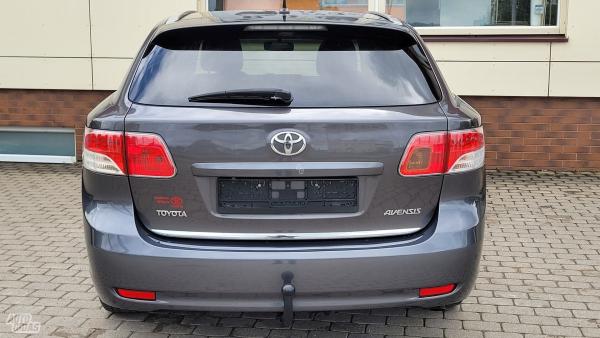 Grey Toyota Avensis 2011 in Kretinga, with an engine capacity of 2.20 L and mileage of 253 thousand km for 5650 €, photo 6 on AUTOMOTO.COM.LV