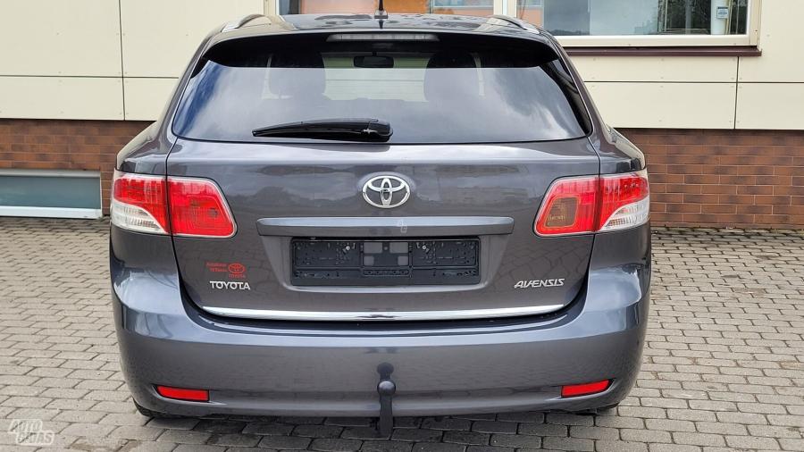Grey Toyota Avensis 2011 in Kretinga, with an engine capacity of 2.20 L and mileage of 253 thousand km for 5650 €, photo 7 on AUTOMOTO.COM.LV