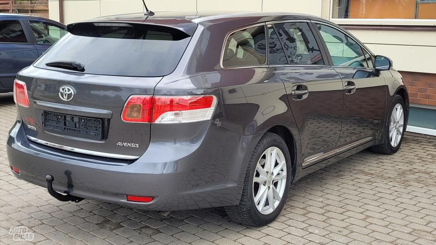 Grey Toyota Avensis 2011 in Kretinga, with an engine capacity of 2.20 L and mileage of 253 thousand km for 5650 €, photo 8 on AUTOMOTO.COM.LV