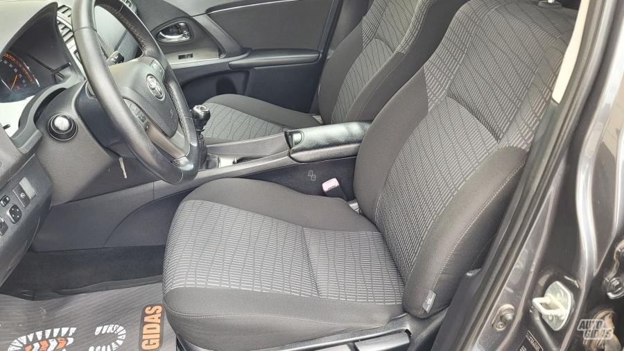 Grey Toyota Avensis 2011 in Kretinga, with an engine capacity of 2.20 L and mileage of 253 thousand km for 5650 €, photo 12 on AUTOMOTO.COM.LV