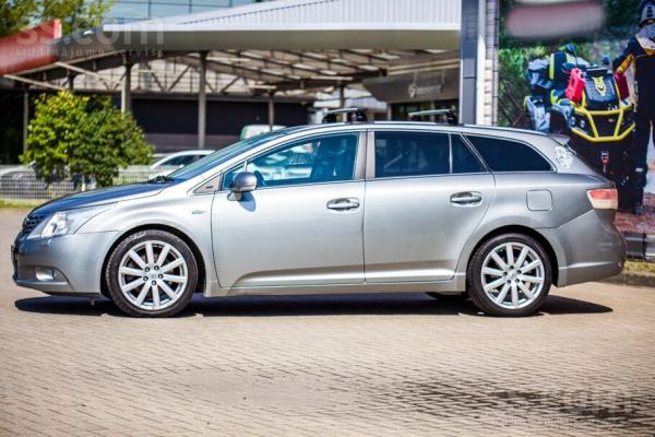 Pelēks Toyota Avensis 2011 Rīga, ar dzinēja tilpumu 2.20 L un nobraukumu 563 tūkst. km par 3200 €, foto 4 vietnē AUTOMOTO.COM.LV