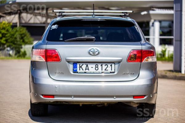 Pelēks Toyota Avensis 2011 Rīga, ar dzinēja tilpumu 2.20 L un nobraukumu 563 tūkst. km par 3200 €, foto 6 vietnē AUTOMOTO.COM.LV
