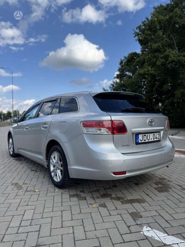 Серый Тойота Авенсис 2011 в Аникщяй, объемом двигателя 2.00 л и пробегом 324 тыс. км за 3900 €, фото 4 на AUTOMOTO.COM.LV
