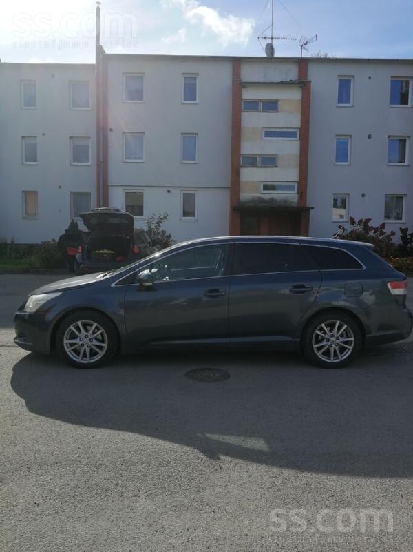 Grey Toyota Avensis 2011 in Bauska, with an engine capacity of 2.20 L and mileage of 300 thousand km for 2500 €, photo 5 on AUTOMOTO.COM.LV