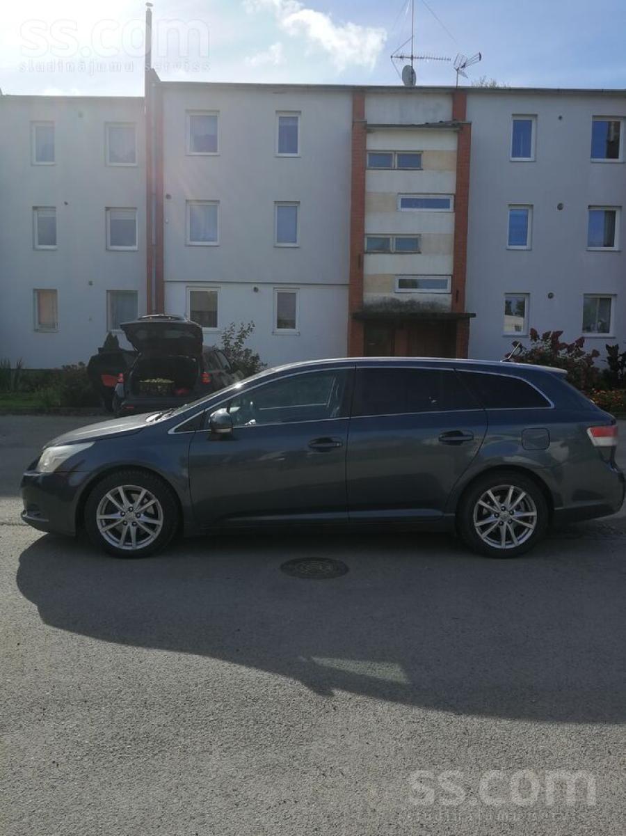 Grey Toyota Avensis 2011 in Bauska, with an engine capacity of 2.20 L and mileage of 300 thousand km for 2500 €, photo 5 on AUTOMOTO.COM.LV