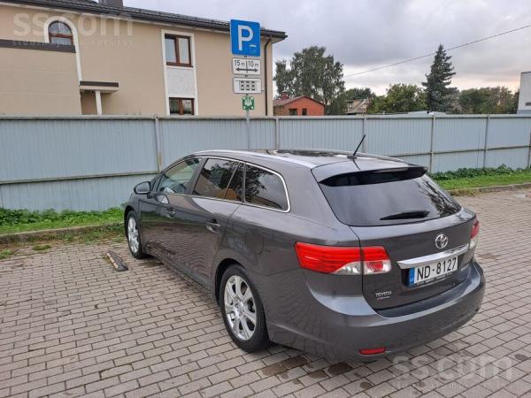 Pelēks Toyota Avensis 2012 Rīga, ar dzinēja tilpumu 2.20 L un nobraukumu 247 tūkst. km par 5150 €, foto 3 vietnē AUTOMOTO.COM.LV