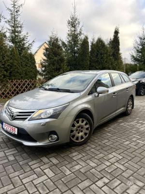 Pelēks Toyota Avensis 2012 Kauņa, ar dzinēja tilpumu 2.00 L un nobraukumu 326 tūkst. km par 3600 €, foto  vietnē AUTOMOTO.COM.LV