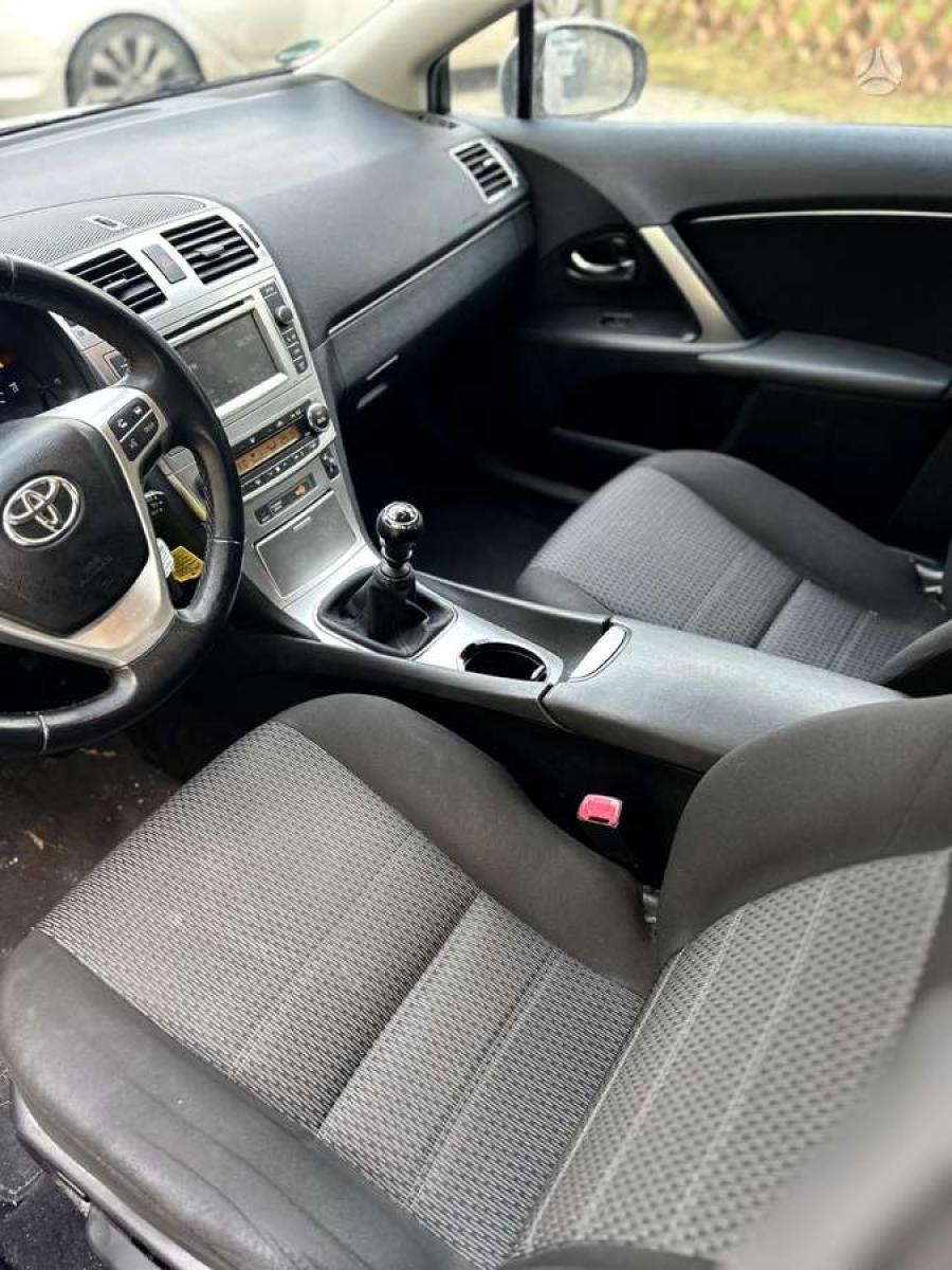 Grey Toyota Avensis 2012 in Kaunas, with an engine capacity of 2.00 L and mileage of 326 thousand km for 3600 €, photo 11 on AUTOMOTO.COM.LV
