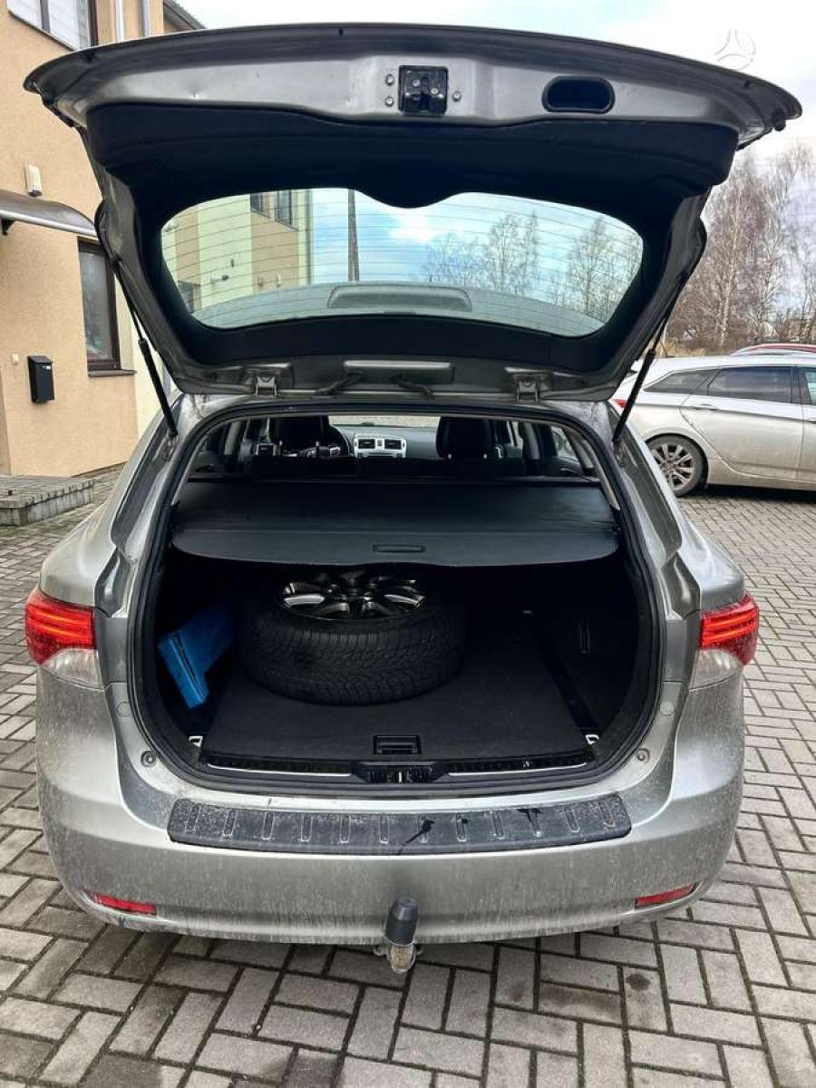 Grey Toyota Avensis 2012 in Kaunas, with an engine capacity of 2.00 L and mileage of 326 thousand km for 3600 €, photo 15 on AUTOMOTO.COM.LV