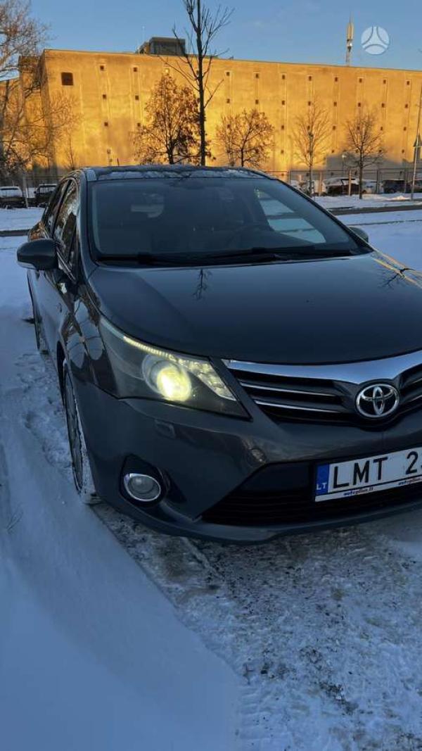 Pelēks Toyota Avensis 2012 Viļņa, ar dzinēja tilpumu 2.23 L un nobraukumu 300 tūkst. km par 4500 €, foto 2 vietnē AUTOMOTO.COM.LV