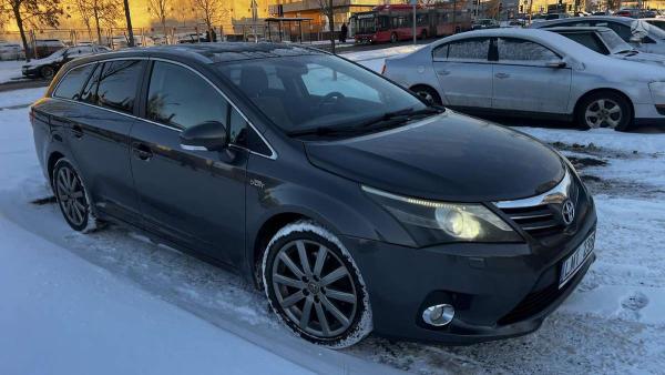 Pelēks Toyota Avensis 2012 Viļņa, ar dzinēja tilpumu 2.23 L un nobraukumu 300 tūkst. km par 4500 €, foto 3 vietnē AUTOMOTO.COM.LV