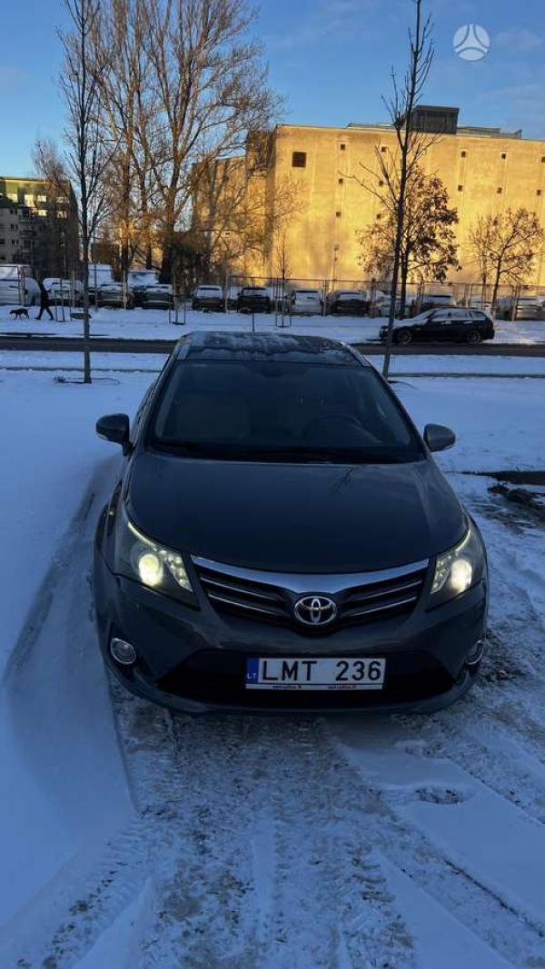 Pelēks Toyota Avensis 2012 Viļņa, ar dzinēja tilpumu 2.23 L un nobraukumu 300 tūkst. km par 4500 €, foto 4 vietnē AUTOMOTO.COM.LV