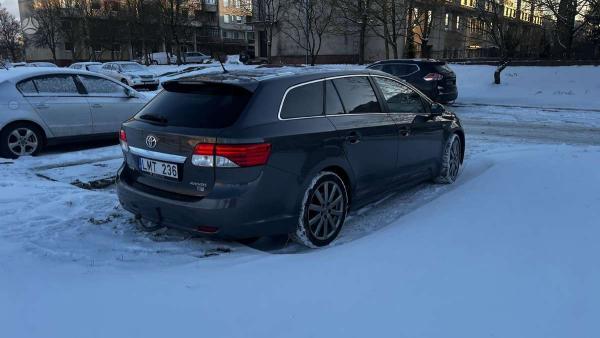 Pelēks Toyota Avensis 2012 Viļņa, ar dzinēja tilpumu 2.23 L un nobraukumu 300 tūkst. km par 4500 €, foto 7 vietnē AUTOMOTO.COM.LV