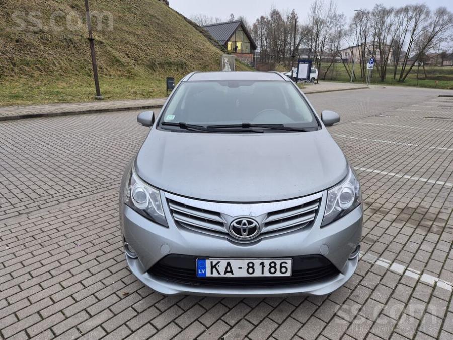 Pelēks Toyota Avensis 2012 Rīga, ar dzinēja tilpumu 2.00 L un nobraukumu 277 tūkst. km par 5000 €, foto 1 vietnē AUTOMOTO.COM.LV