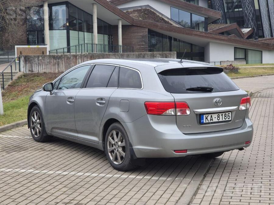 Pelēks Toyota Avensis 2012 Rīga, ar dzinēja tilpumu 2.00 L un nobraukumu 277 tūkst. km par 5000 €, foto 2 vietnē AUTOMOTO.COM.LV