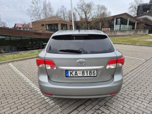 Pelēks Toyota Avensis 2012 Rīga, ar dzinēja tilpumu 2.00 L un nobraukumu 277 tūkst. km par 5000 €, foto 5 vietnē AUTOMOTO.COM.LV