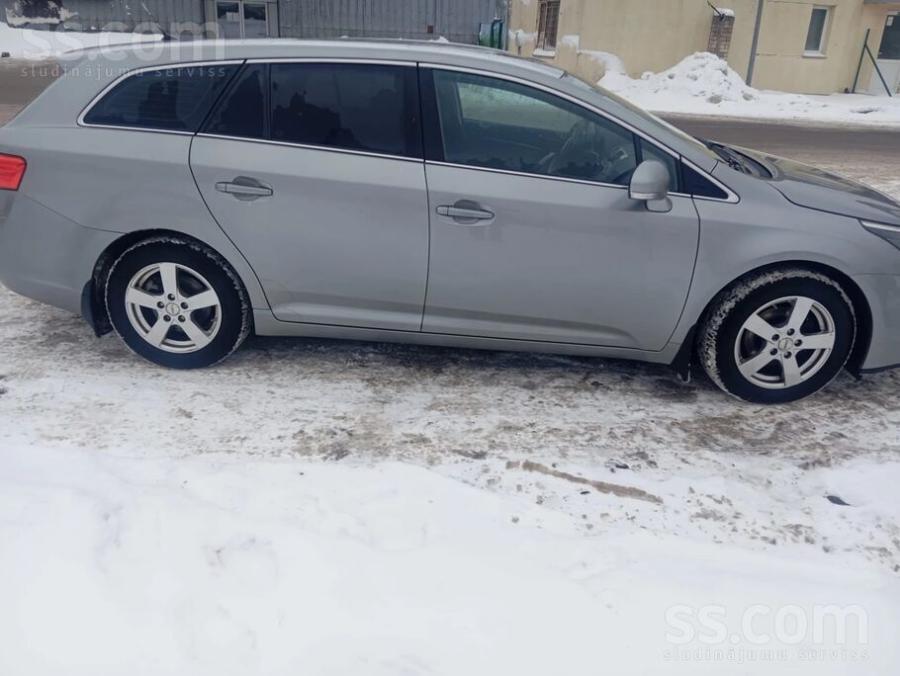 Grey Toyota Avensis 2012 in Riga, with an engine capacity of 2.00 L and mileage of 201 thousand km for 6300 €, photo 2 on AUTOMOTO.COM.LV