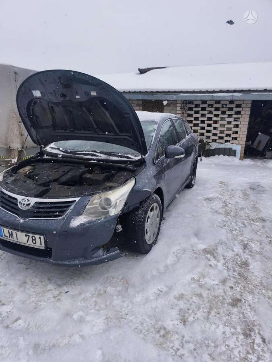 Серый Тойота Авенсис 2012 в Швенчёнис, объемом двигателя 2.00 л и пробегом 300 тыс. км за 3700 €, фото 1 на AUTOMOTO.COM.LV