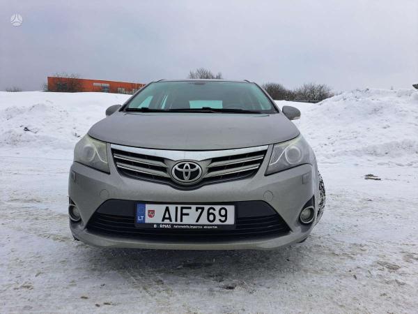 Grey Toyota Avensis 2012 in Vilnius, with an engine capacity of 2.00 L and mileage of 327 thousand km for 5600 €, photo 1 on AUTOMOTO.COM.LV