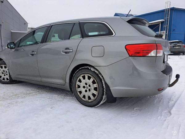 Grey Toyota Avensis 2012 in Vilnius, with an engine capacity of 2.00 L and mileage of 327 thousand km for 5600 €, photo 4 on AUTOMOTO.COM.LV