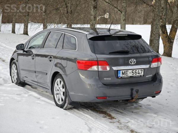 Grey Toyota Avensis 2012 in Cesis, with an engine capacity of 2.00 L and mileage of 350 thousand km for 4850 €, photo 7 on AUTOMOTO.COM.LV