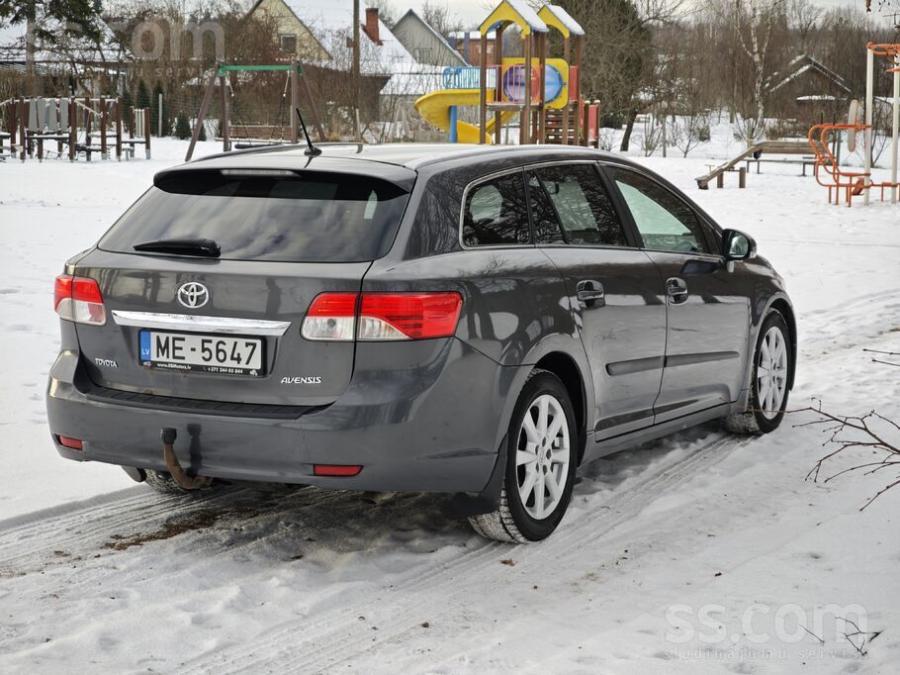 Grey Toyota Avensis 2012 in Cesis, with an engine capacity of 2.00 L and mileage of 350 thousand km for 4850 €, photo 8 on AUTOMOTO.COM.LV