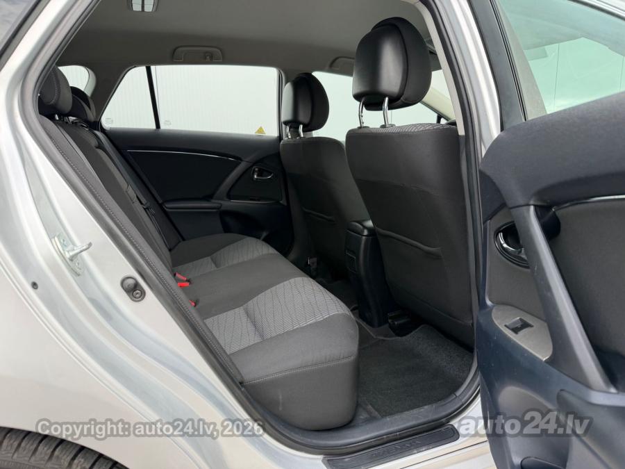 Pelēks Toyota Avensis 2012 Tartu, ar dzinēja tilpumu 2.00 L un nobraukumu 274 tūkst. km par 4999 €, foto 10 vietnē AUTOMOTO.COM.LV
