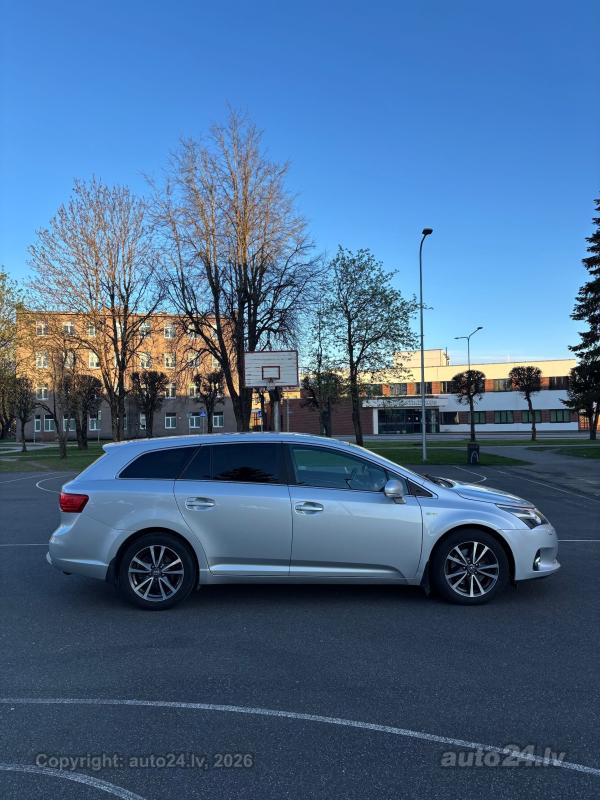 Grey Toyota Avensis 2012 in Paide, with an engine capacity of 2.20 L and mileage of 193 thousand km for 7900 €, photo 4 on AUTOMOTO.COM.LV