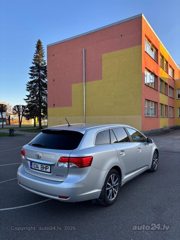 Grey Toyota Avensis 2012 in Paide, with an engine capacity of 2.20 L and mileage of 193 thousand km for 7900 €, photo 6 on AUTOMOTO.COM.LV