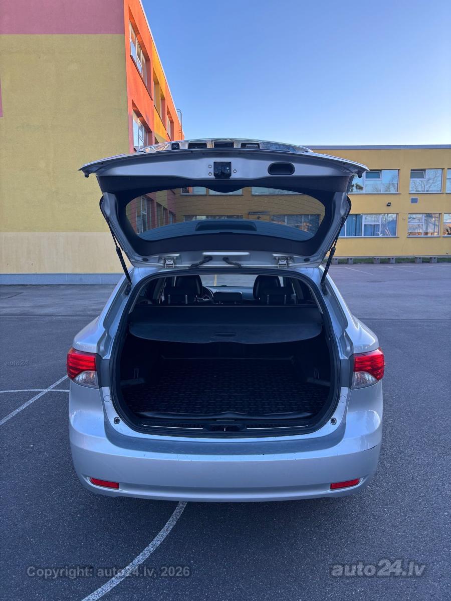 Pelēks Toyota Avensis 2012 Paide, ar dzinēja tilpumu 2.20 L un nobraukumu 193 tūkst. km par 7900 €, foto 8 vietnē AUTOMOTO.COM.LV