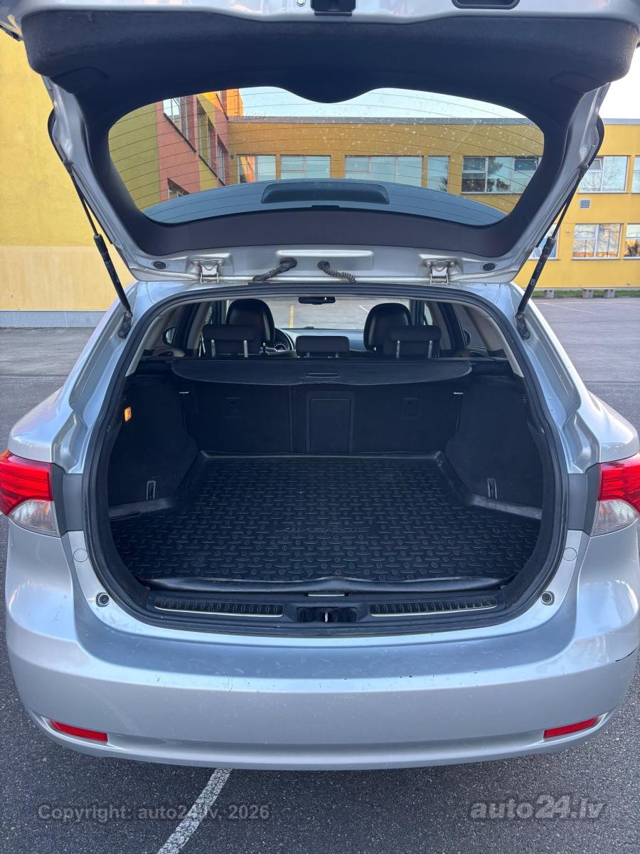 Pelēks Toyota Avensis 2012 Paide, ar dzinēja tilpumu 2.20 L un nobraukumu 193 tūkst. km par 7900 €, foto 10 vietnē AUTOMOTO.COM.LV