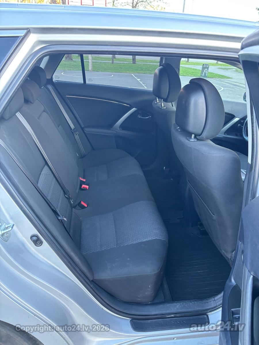 Pelēks Toyota Avensis 2012 Paide, ar dzinēja tilpumu 2.20 L un nobraukumu 193 tūkst. km par 7900 €, foto 16 vietnē AUTOMOTO.COM.LV