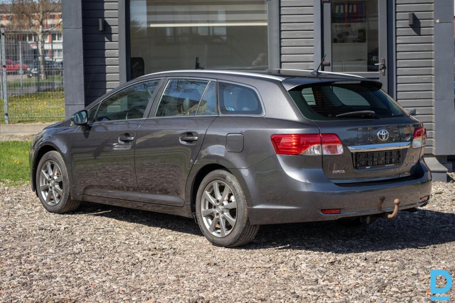 Pelēks Toyota Avensis 2012 Liepāja, ar dzinēja tilpumu 2.20 L un nobraukumu 288 tūkst. km par 6200 €, foto 4 vietnē AUTOMOTO.COM.LV