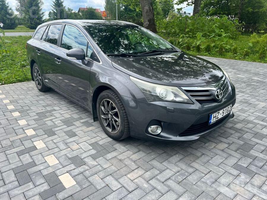 Pelēks Toyota Avensis 2012 Rīga, ar dzinēja tilpumu 2.00 L un nobraukumu 196 tūkst. km par 7250 €, foto 1 vietnē AUTOMOTO.COM.LV