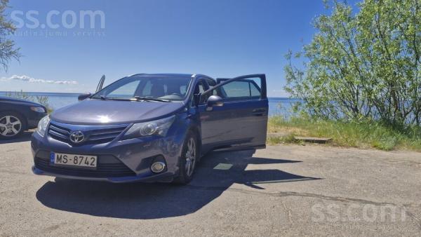 Grey Toyota Avensis 2012 in Riga, with an engine capacity of 2.00 L and mileage of 279 thousand km for 5500 €, photo 1 on AUTOMOTO.COM.LV