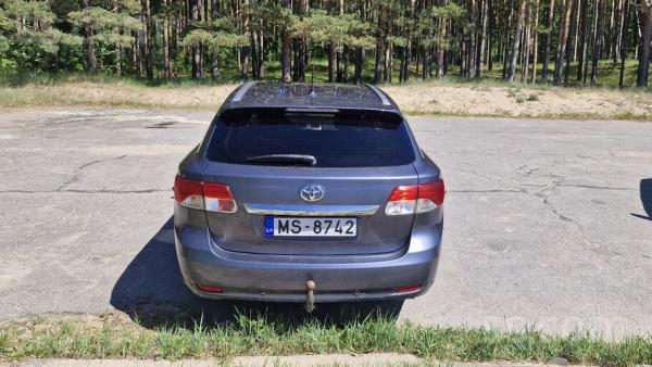 Grey Toyota Avensis 2012 in Riga, with an engine capacity of 2.00 L and mileage of 279 thousand km for 5500 €, photo 5 on AUTOMOTO.COM.LV