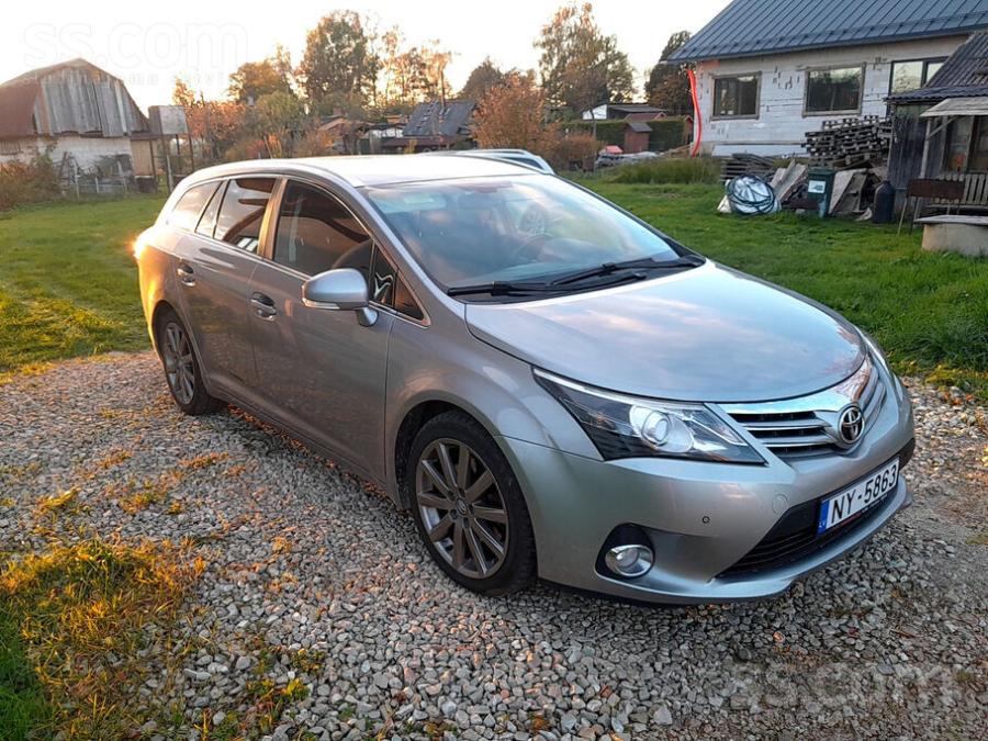 Pelēks Toyota Avensis 2012 Rīga, ar dzinēja tilpumu 2.20 L un nobraukumu 300 tūkst. km par 4200 €, foto 1 vietnē AUTOMOTO.COM.LV